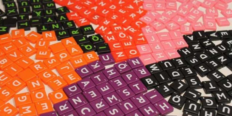 Bunte Scrabblesteine für mehr Farbe im Spiel | Scrabble | wort-suchen.de